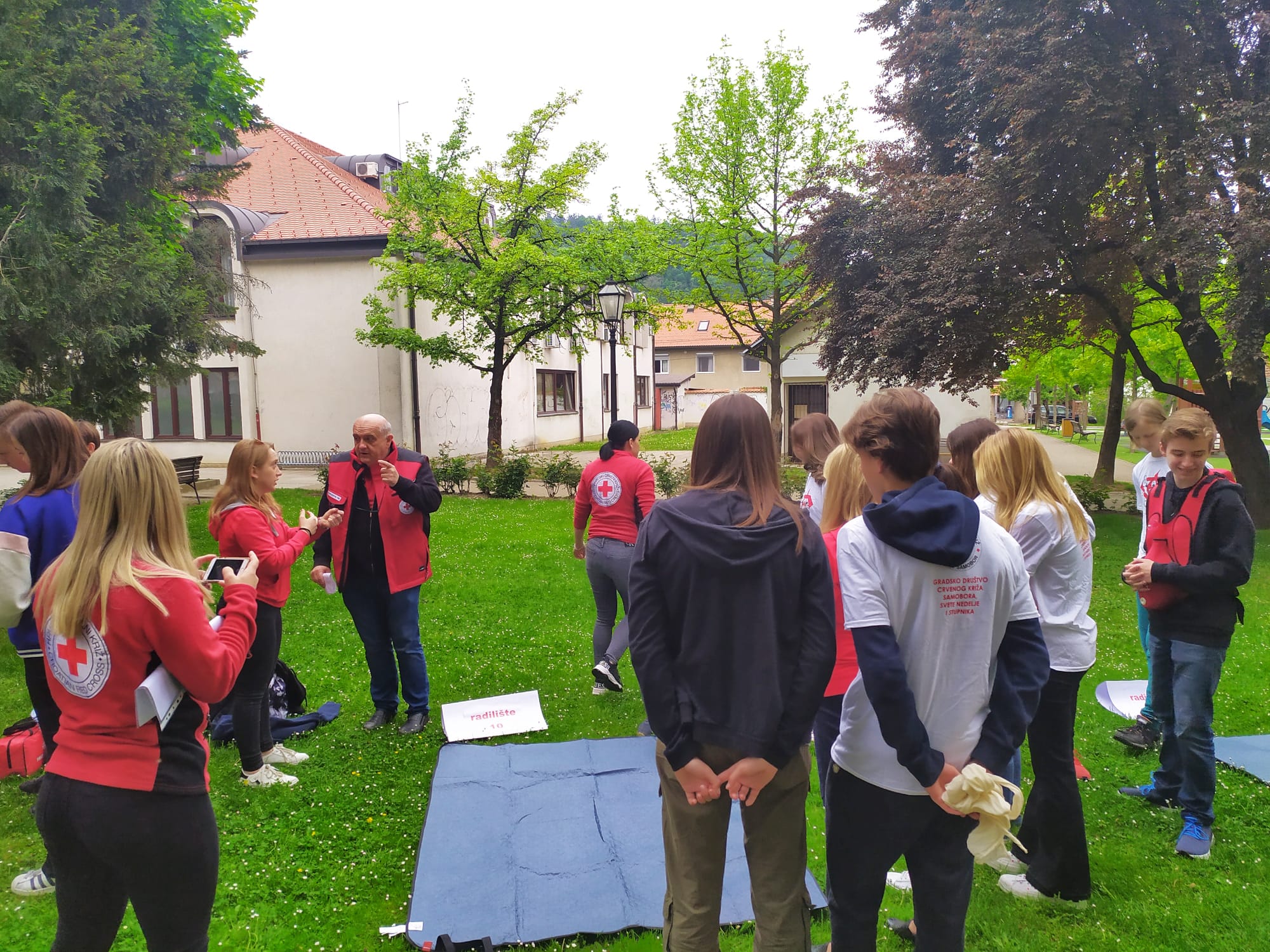 Gradsko društvo Crvenog križa Samobor danas je nizom aktivnosti na Trgu ...